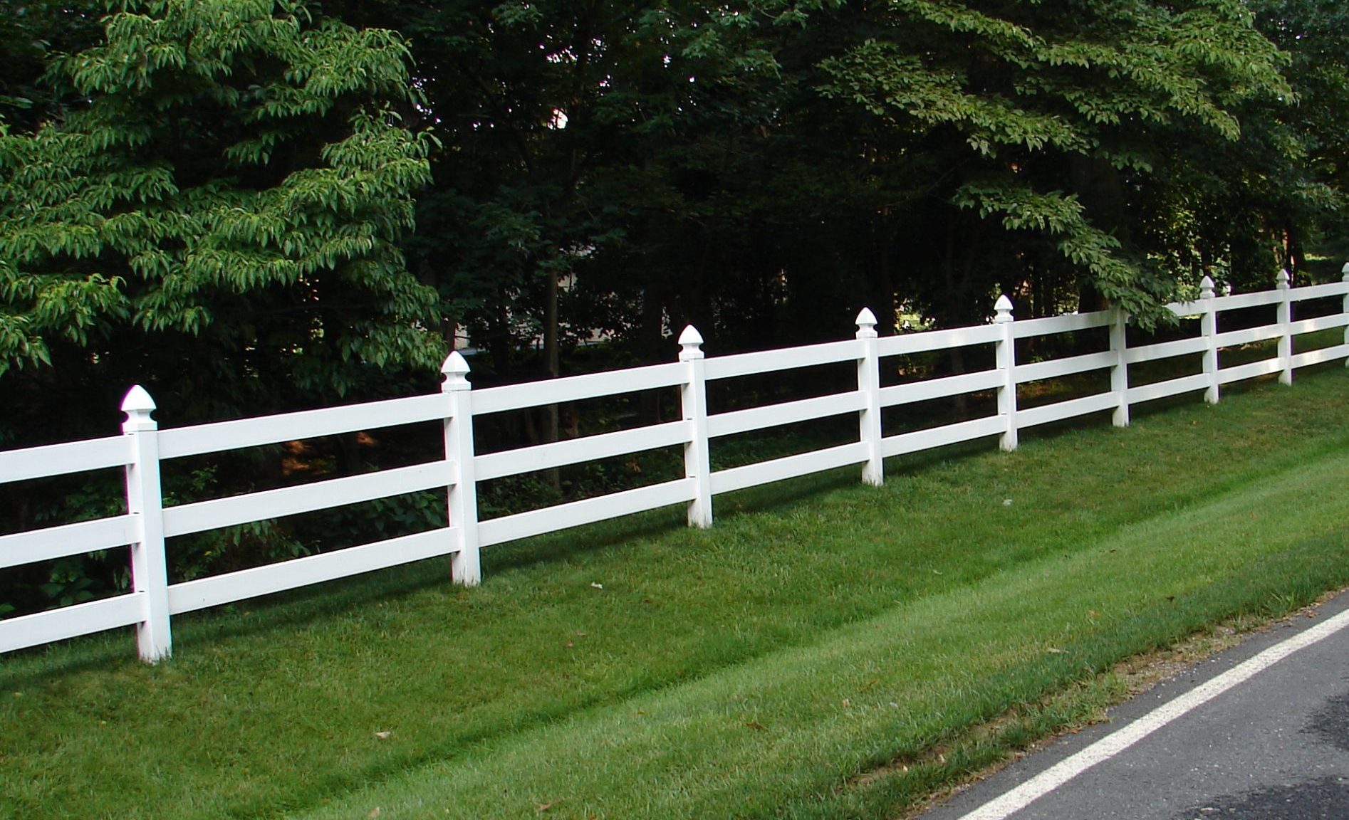 Vinyl Colonial Picket Fence